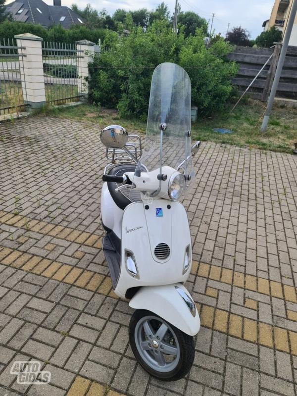 Белый Piaggio Vespa 2010 в Вильнюс, объемом двигателя 0.05 л и пробегом 14 тыс. км за 1790 €, фото 7 на AUTOMOTO.COM.LV