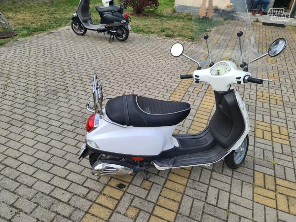 Белый Piaggio Vespa 2010 в Вильнюс, объемом двигателя 0.05 л и пробегом 14 тыс. км за 1790 €, фото 8 на AUTOMOTO.COM.LV