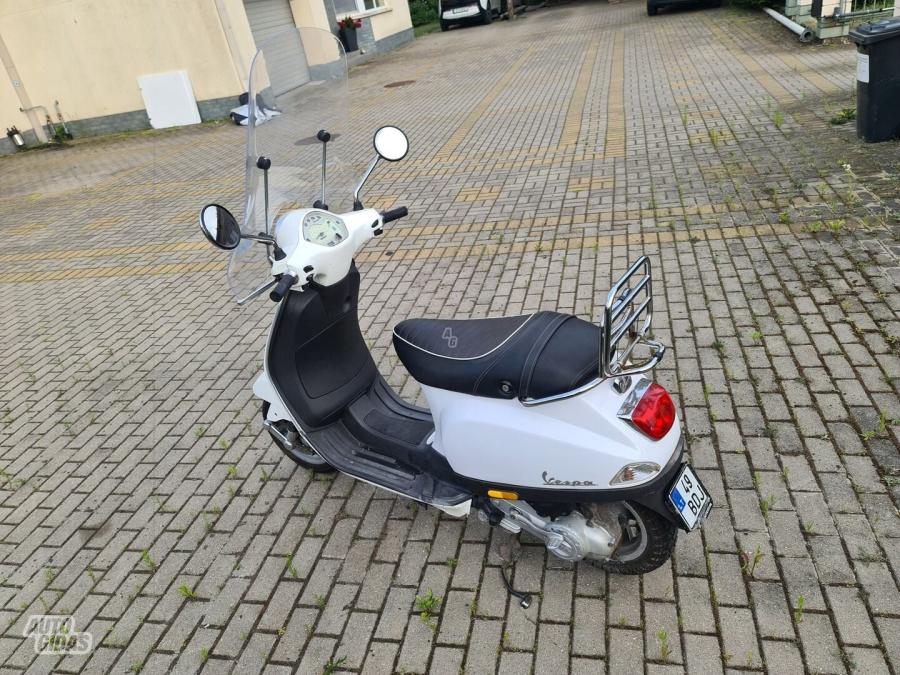 Белый Piaggio Vespa 2010 в Вильнюс, объемом двигателя 0.05 л и пробегом 14 тыс. км за 1790 €, фото 15 на AUTOMOTO.COM.LV