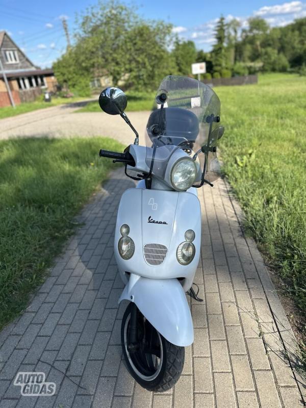 Balts Piaggio Vespa 2012 Vievis, ar dzinēja tilpumu 0.13 L un nobraukumu 3 tūkst. km par 980 €, foto 1 vietnē AUTOMOTO.COM.LV