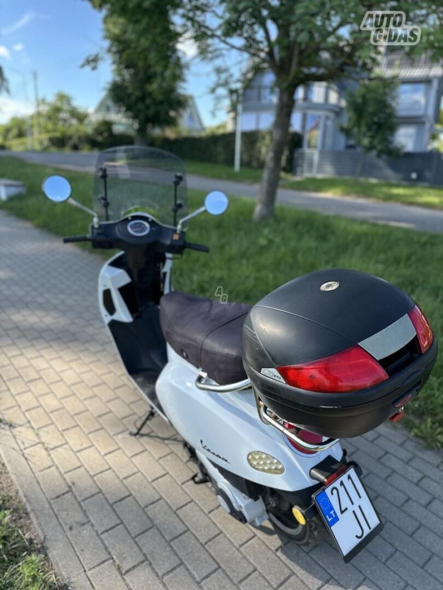 Белый Piaggio Vespa 2012 в Вевис, объемом двигателя 0.13 л и пробегом 3 тыс. км за 980 €, фото 4 на AUTOMOTO.COM.LV