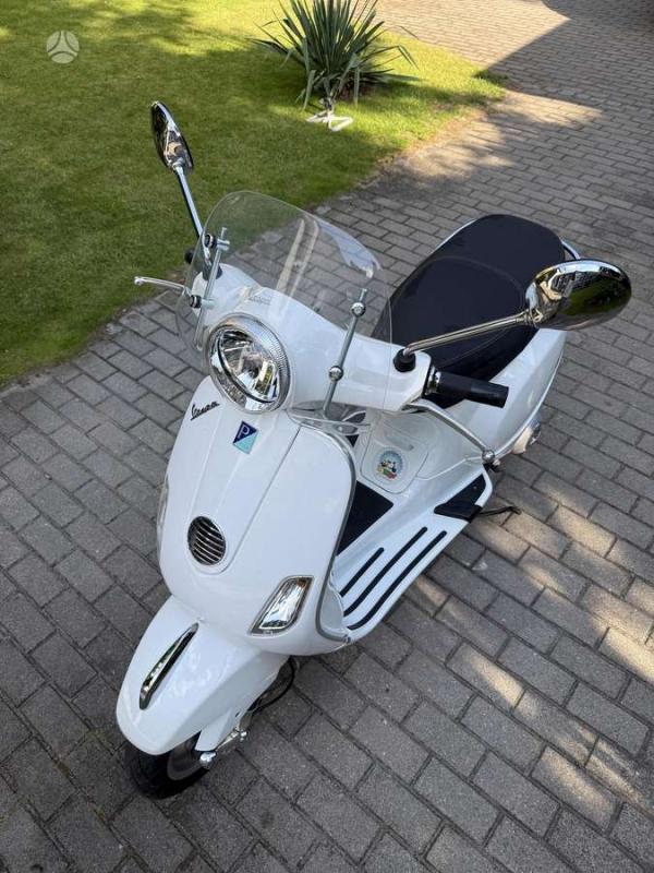 White Piaggio Vespa 2013 in Vilnius, with an engine capacity of 0.15 L and mileage of 4 thousand km for 2500 €, photo 2 on AUTOMOTO.COM.LV