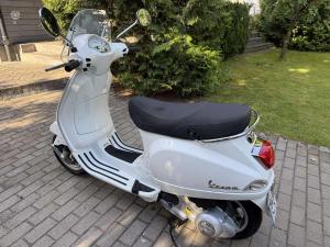 White Piaggio Vespa 2013 in Vilnius, with an engine capacity of 0.15 L and mileage of 4 thousand km for 2500 €, photo 4 on AUTOMOTO.COM.LV