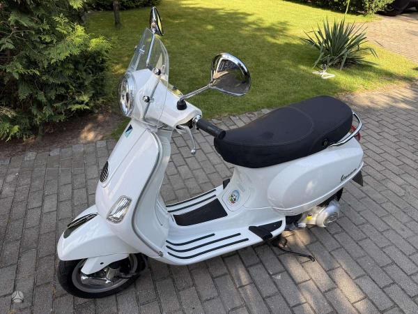 White Piaggio Vespa 2013 in Vilnius, with an engine capacity of 0.15 L and mileage of 4 thousand km for 2500 €, photo 4 on AUTOMOTO.COM.LV