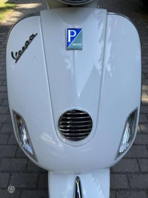 White Piaggio Vespa 2013 in Vilnius, with an engine capacity of 0.15 L and mileage of 4 thousand km for 2500 €, photo 8 on AUTOMOTO.COM.LV