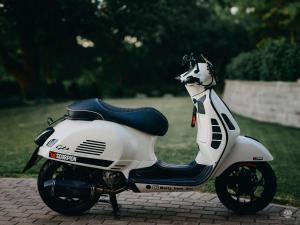 White Piaggio Vespa 2016 in Vilnius, with an engine capacity of 0.30 L and mileage of 30 thousand km for 3900 €, photo  on AUTOMOTO.COM.LV