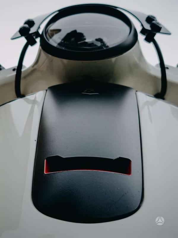 Balts Piaggio Vespa 2016 Viļņa, ar dzinēja tilpumu 0.30 L un nobraukumu 30 tūkst. km par 3900 €, foto 9 vietnē AUTOMOTO.COM.LV