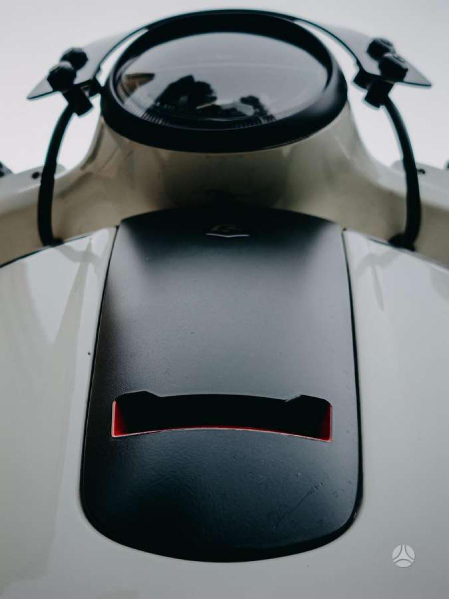 Белый Piaggio Vespa 2016 в Вильнюс, объемом двигателя 0.30 л и пробегом 30 тыс. км за 3900 €, фото 10 на AUTOMOTO.COM.LV