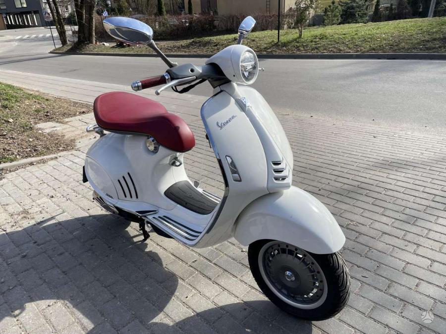 White Piaggio Vespa 2016 in Vilnius, with an engine capacity of 0.13 L and mileage of 4 thousand km for 3600 €, photo 4 on AUTOMOTO.COM.LV