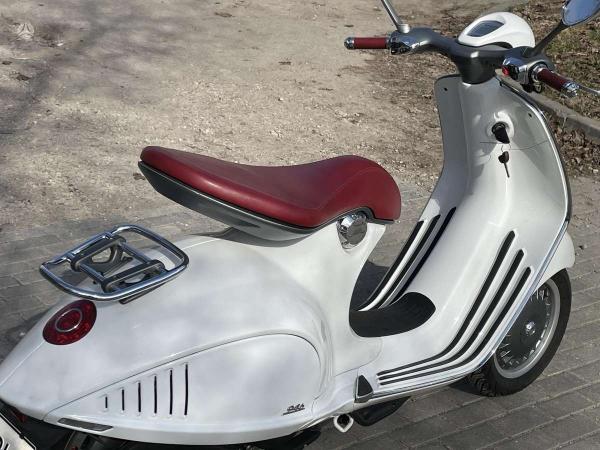 White Piaggio Vespa 2016 in Vilnius, with an engine capacity of 0.13 L and mileage of 4 thousand km for 3600 €, photo 4 on AUTOMOTO.COM.LV