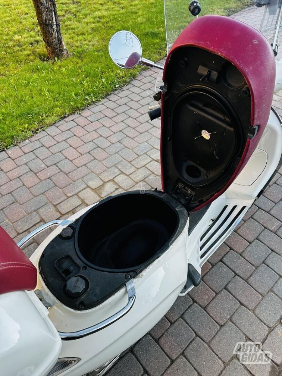 Balts Piaggio Vespa 2016 Birštonas, ar dzinēja tilpumu 0.05 L un nobraukumu 8 tūkst. km par 2700 €, foto 12 vietnē AUTOMOTO.COM.LV