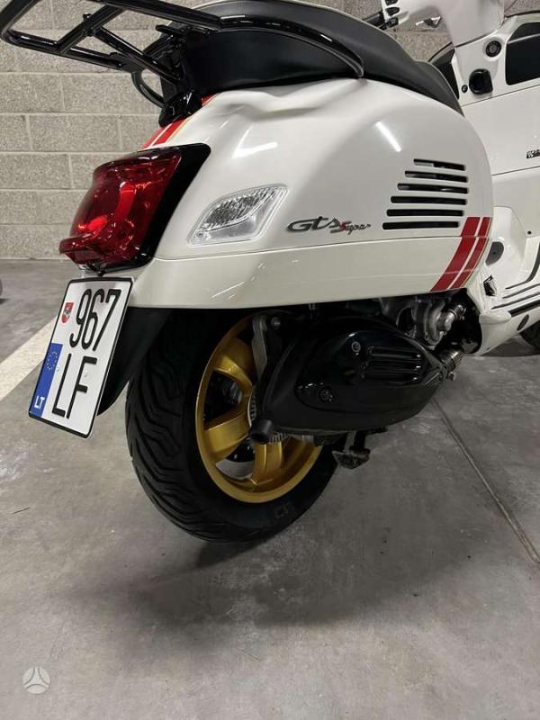 Balts Piaggio Vespa 2021 Kauņa, ar dzinēja tilpumu 0.30 L un nobraukumu 2 tūkst. km par 4900 €, foto 7 vietnē AUTOMOTO.COM.LV