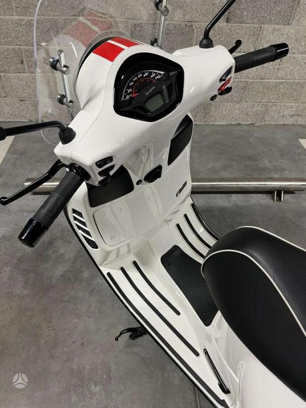 Balts Piaggio Vespa 2021 Kauņa, ar dzinēja tilpumu 0.30 L un nobraukumu 2 tūkst. km par 4900 €, foto 9 vietnē AUTOMOTO.COM.LV