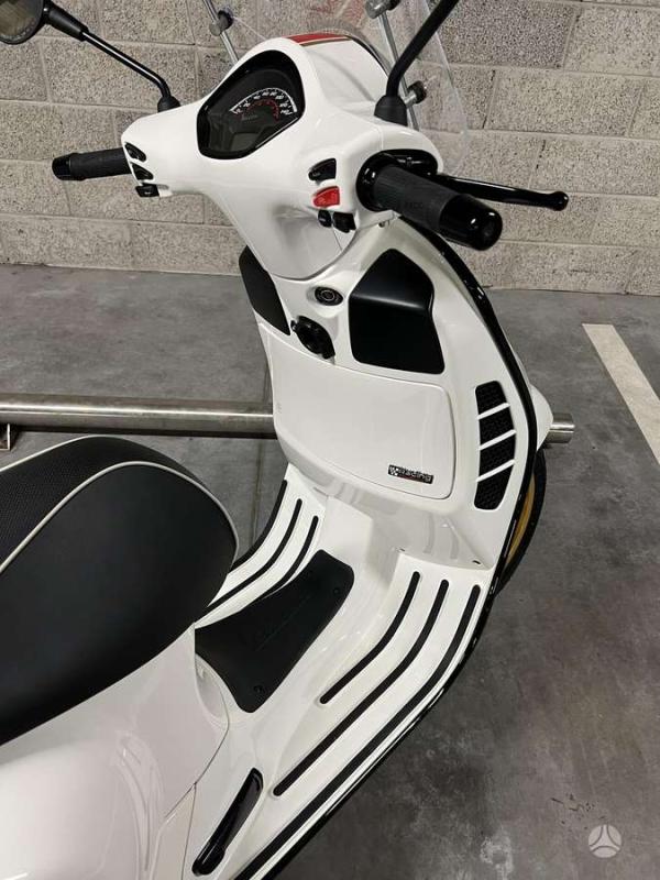 Balts Piaggio Vespa 2021 Kauņa, ar dzinēja tilpumu 0.30 L un nobraukumu 2 tūkst. km par 4900 €, foto 10 vietnē AUTOMOTO.COM.LV