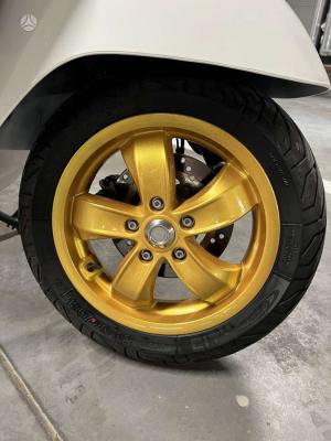 Balts Piaggio Vespa 2021 Kauņa, ar dzinēja tilpumu 0.30 L un nobraukumu 2 tūkst. km par 4900 €, foto 15 vietnē AUTOMOTO.COM.LV