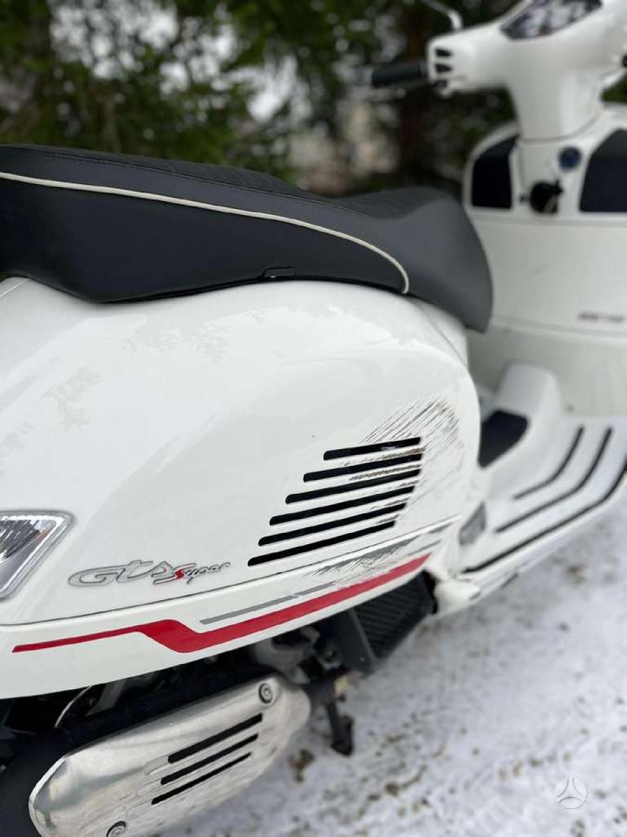 White Piaggio Vespa 2022 in Vilnius, with an engine capacity of 0.13 L and mileage of 2 thousand km for 3200 €, photo 8 on AUTOMOTO.COM.LV