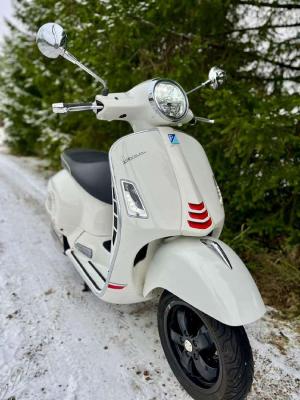 White Piaggio Vespa 2022 in Vilnius, with an engine capacity of 0.13 L and mileage of 2 thousand km for 3200 €, photo 9 on AUTOMOTO.COM.LV