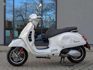 White Piaggio Vespa 2022 in Kaunas, with an engine capacity of 0.30 L and mileage of 4 thousand km for 3850 €, photo  on AUTOMOTO.COM.LV