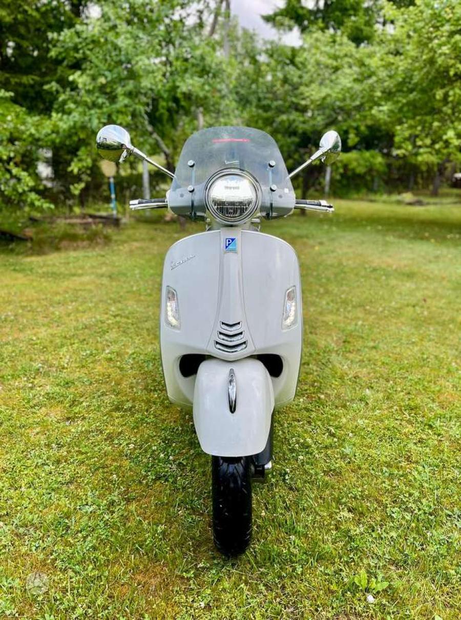 White Piaggio Vespa 2022 in Vilnius, with an engine capacity of 0.13 L and mileage of 4 thousand km for 3950 €, photo 5 on AUTOMOTO.COM.LV
