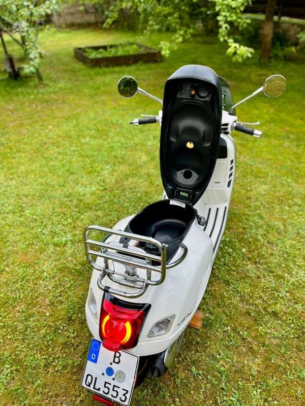 Balts Piaggio Vespa 2022 Viļņa, ar dzinēja tilpumu 0.13 L un nobraukumu 4 tūkst. km par 3950 €, foto 5 vietnē AUTOMOTO.COM.LV