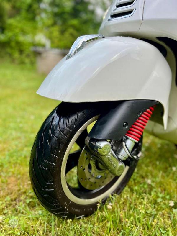 Balts Piaggio Vespa 2022 Viļņa, ar dzinēja tilpumu 0.13 L un nobraukumu 4 tūkst. km par 3950 €, foto 9 vietnē AUTOMOTO.COM.LV