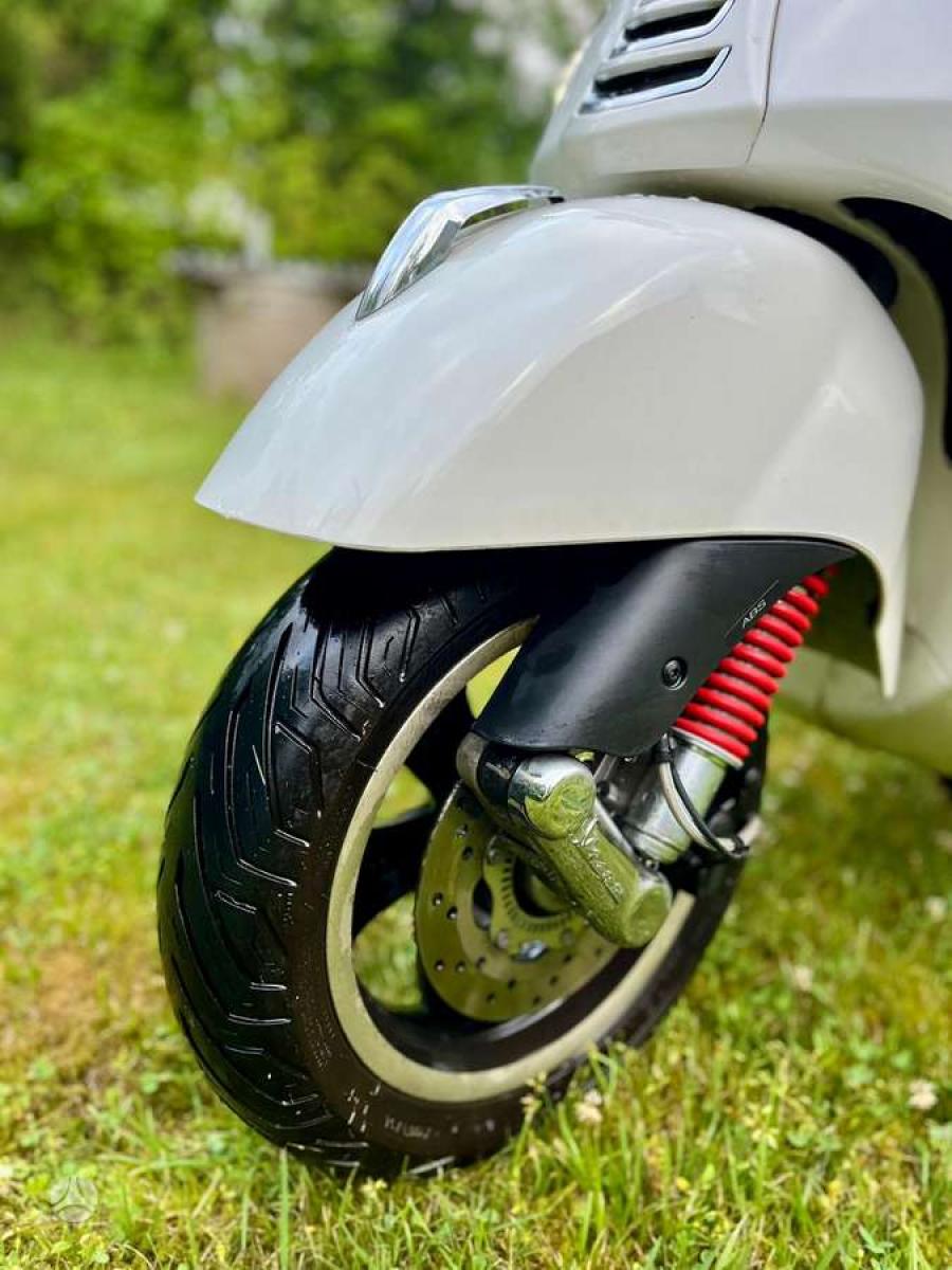 White Piaggio Vespa 2022 in Vilnius, with an engine capacity of 0.13 L and mileage of 4 thousand km for 3950 €, photo 10 on AUTOMOTO.COM.LV
