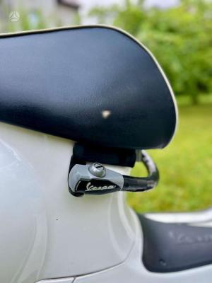 White Piaggio Vespa 2022 in Vilnius, with an engine capacity of 0.13 L and mileage of 4 thousand km for 3950 €, photo 15 on AUTOMOTO.COM.LV