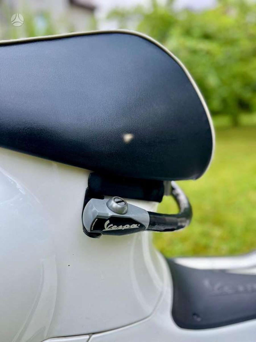 White Piaggio Vespa 2022 in Vilnius, with an engine capacity of 0.13 L and mileage of 4 thousand km for 3950 €, photo 15 on AUTOMOTO.COM.LV