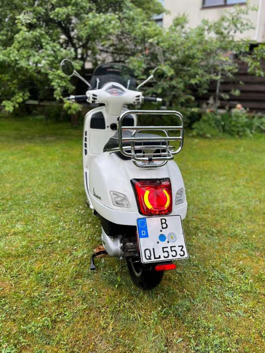 White Piaggio Vespa 2022 in Vilnius, with an engine capacity of 0.13 L and mileage of 4 thousand km for 3950 €, photo 17 on AUTOMOTO.COM.LV