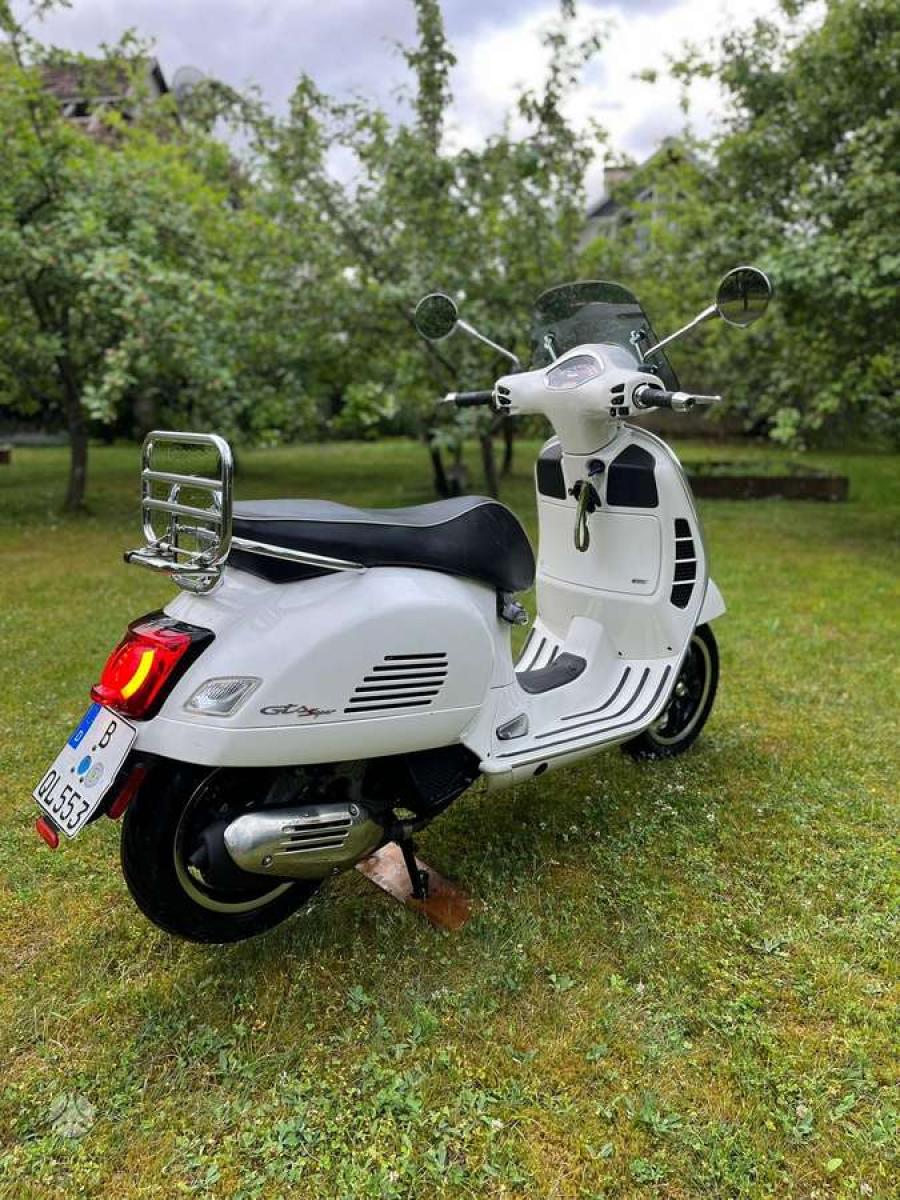 White Piaggio Vespa 2022 in Vilnius, with an engine capacity of 0.13 L and mileage of 4 thousand km for 3950 €, photo 18 on AUTOMOTO.COM.LV