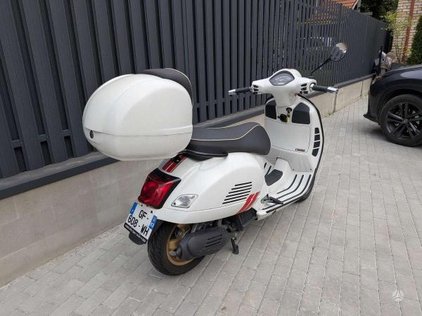 White Piaggio Vespa 2022 in Vilnius, with an engine capacity of 0.13 L and mileage of 1 thousand km for 5000 €, photo 4 on AUTOMOTO.COM.LV