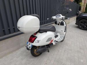 White Piaggio Vespa 2022 in Vilnius, with an engine capacity of 0.13 L and mileage of 1 thousand km for 5000 €, photo 4 on AUTOMOTO.COM.LV