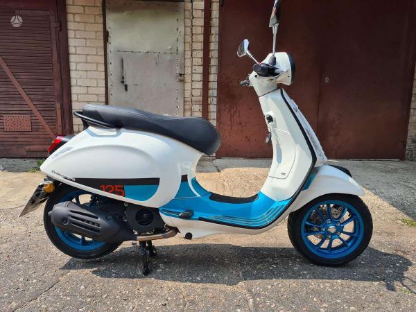 White Piaggio Vespa 2025 in Vilnius, with an engine capacity of 0.13 L and mileage of 36 thousand km for 4599 €, photo 4 on AUTOMOTO.COM.LV