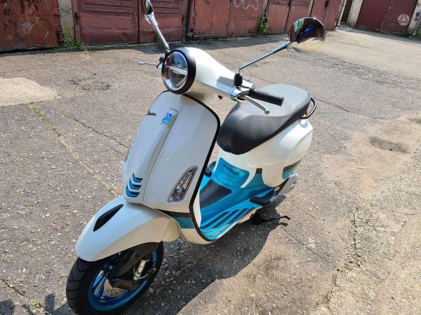White Piaggio Vespa 2025 in Vilnius, with an engine capacity of 0.13 L and mileage of 36 thousand km for 4599 €, photo 8 on AUTOMOTO.COM.LV