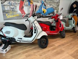 White Piaggio Vespa 2026 in Vilnius, with an engine capacity of 0.13 L and mileage of 0 thousand km for 6249 €, photo 3 on AUTOMOTO.COM.LV
