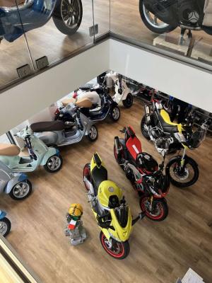White Piaggio Vespa 2026 in Vilnius, with an engine capacity of 0.13 L and mileage of 0 thousand km for 6249 €, photo 9 on AUTOMOTO.COM.LV