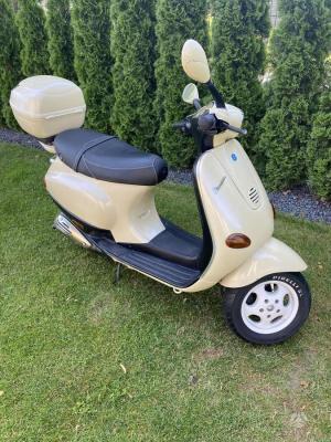 Dzeltens Piaggio Vespa 2001 Viļņa, ar dzinēja tilpumu 49.00 L un nobraukumu 15 tūkst. km par 1100 €, foto 3 vietnē AUTOMOTO.COM.LV