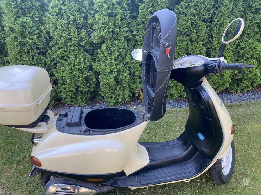 Dzeltens Piaggio Vespa 2001 Viļņa, ar dzinēja tilpumu 49.00 L un nobraukumu 15 tūkst. km par 1100 €, foto 7 vietnē AUTOMOTO.COM.LV