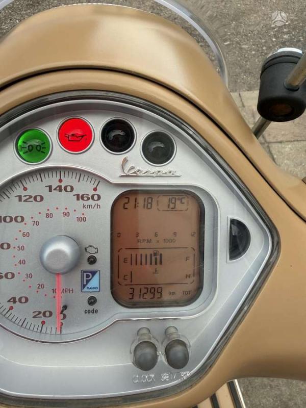 Yellow Piaggio Vespa 2007 in Vilnius, with an engine capacity of 0.25 L and mileage of 31 thousand km for 2450 €, photo 7 on AUTOMOTO.COM.LV