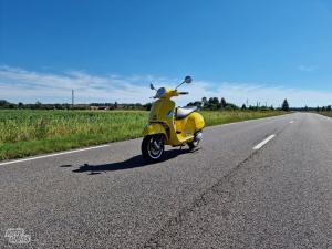 Yellow Piaggio Vespa 2019 in Vilnius, with an engine capacity of 0.30 L and mileage of 5 thousand km for 5250 €, photo 12 on AUTOMOTO.COM.LV