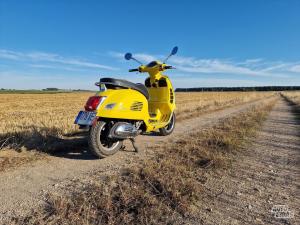Yellow Piaggio Vespa 2019 in Vilnius, with an engine capacity of 0.30 L and mileage of 5 thousand km for 5250 €, photo 13 on AUTOMOTO.COM.LV