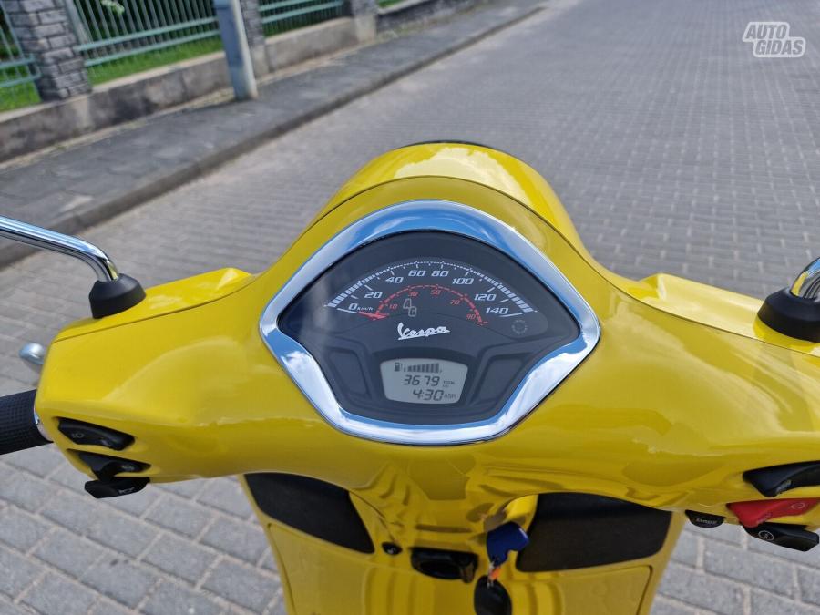 Yellow Piaggio Vespa 2019 in Vilnius, with an engine capacity of 0.30 L and mileage of 5 thousand km for 5250 €, photo 14 on AUTOMOTO.COM.LV