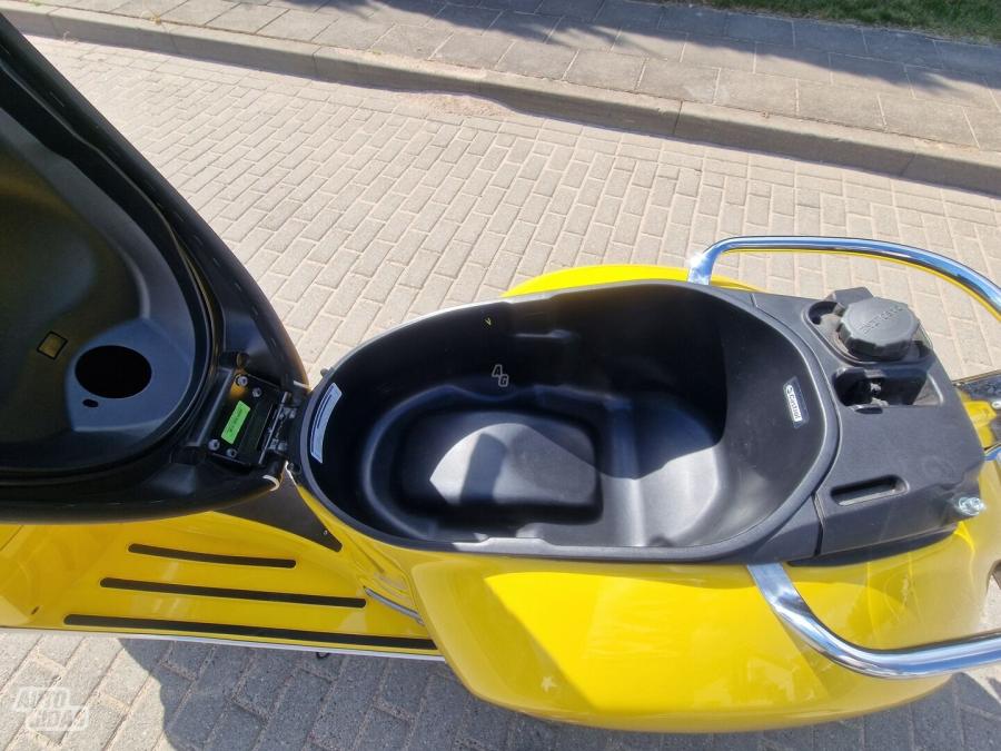 Yellow Piaggio Vespa 2019 in Vilnius, with an engine capacity of 0.30 L and mileage of 5 thousand km for 5250 €, photo 33 on AUTOMOTO.COM.LV