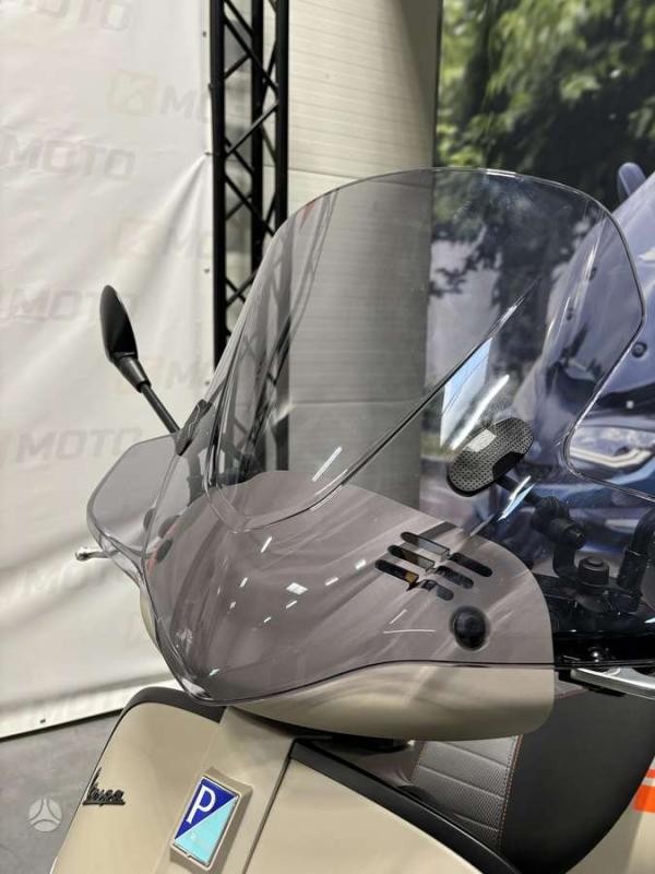 Желтый Piaggio Vespa 2024 в Вильнюс, объемом двигателя 0.30 л и пробегом 2 тыс. км за 6300 €, фото 4 на AUTOMOTO.COM.LV