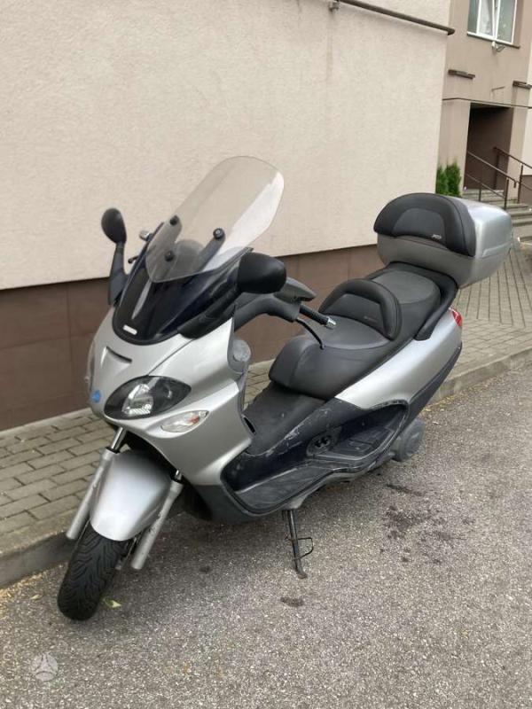 Grey Piaggio X9 2003 in Alytus, with an engine capacity of 0.50 L and mileage of 35 thousand km for 1050 €, photo 1 on AUTOMOTO.COM.LV