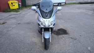 Pelēks Piaggio X9 2006 Alīta, ar dzinēja tilpumu 0.13 L un nobraukumu 10 tūkst. km par 1450 €, foto 3 vietnē AUTOMOTO.COM.LV