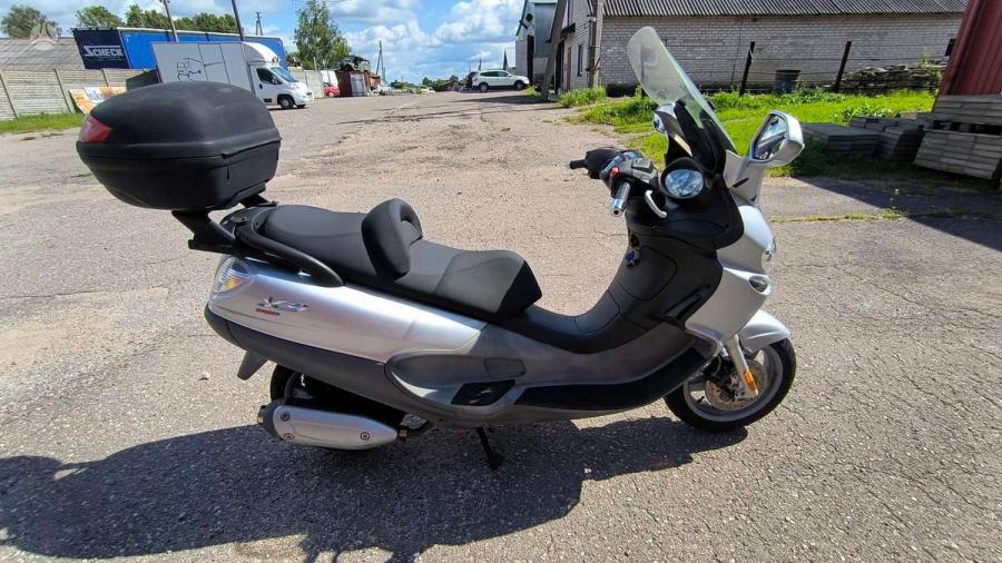 Pelēks Piaggio X9 2006 Alīta, ar dzinēja tilpumu 0.13 L un nobraukumu 10 tūkst. km par 1450 €, foto 6 vietnē AUTOMOTO.COM.LV