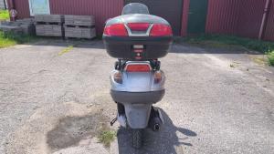 Pelēks Piaggio X9 2006 Alīta, ar dzinēja tilpumu 0.13 L un nobraukumu 10 tūkst. km par 1450 €, foto 8 vietnē AUTOMOTO.COM.LV