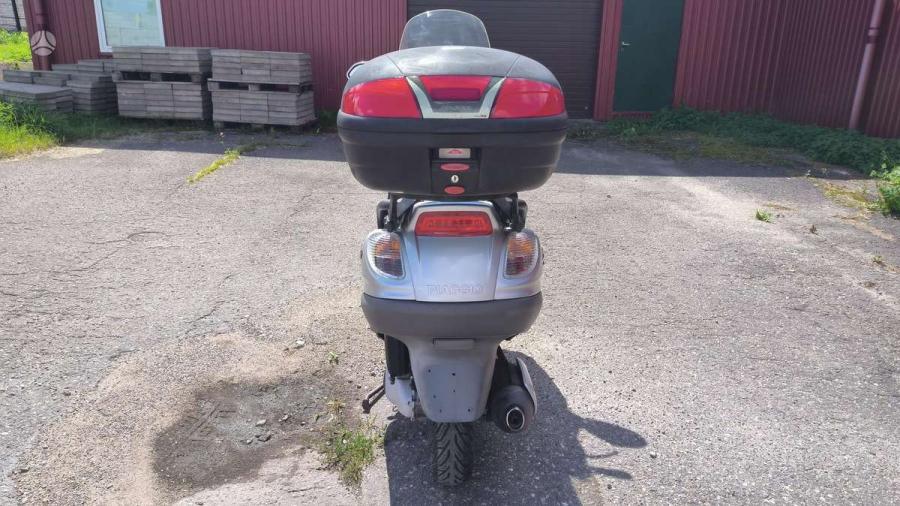 Pelēks Piaggio X9 2006 Alīta, ar dzinēja tilpumu 0.13 L un nobraukumu 10 tūkst. km par 1450 €, foto 8 vietnē AUTOMOTO.COM.LV