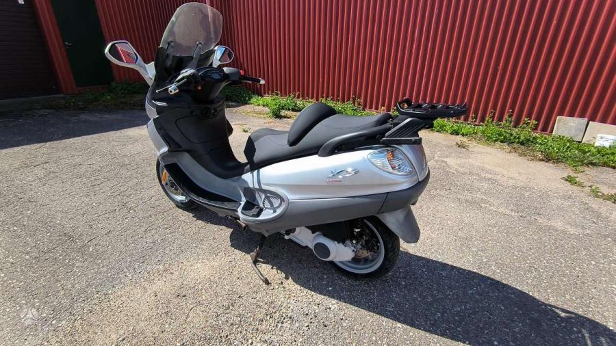 Pelēks Piaggio X9 2006 Alīta, ar dzinēja tilpumu 0.13 L un nobraukumu 10 tūkst. km par 1450 €, foto 10 vietnē AUTOMOTO.COM.LV